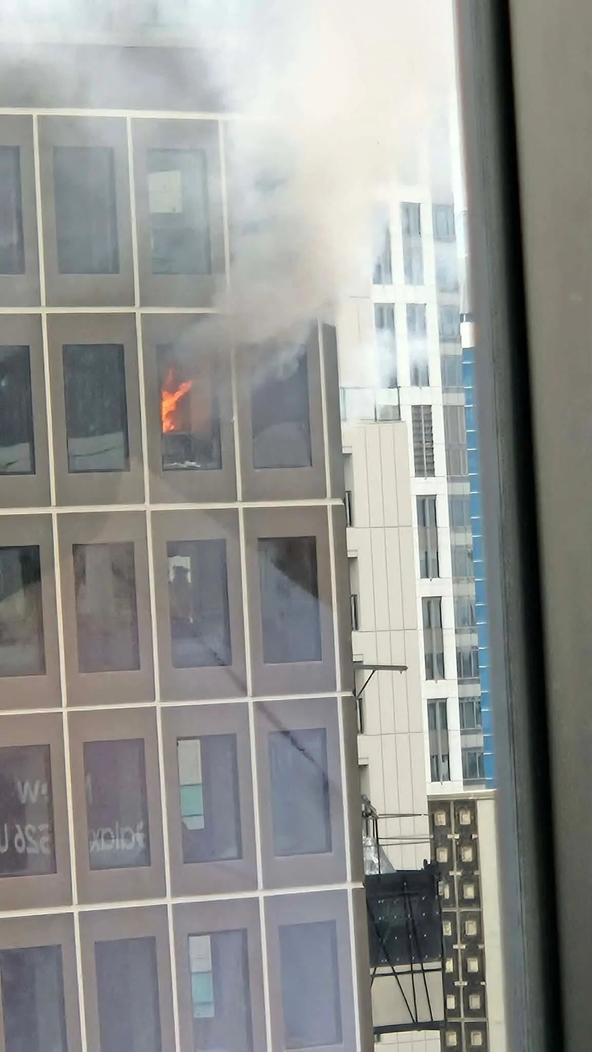 Video shows windows being blown out of building on fire in Auckland CBD ...