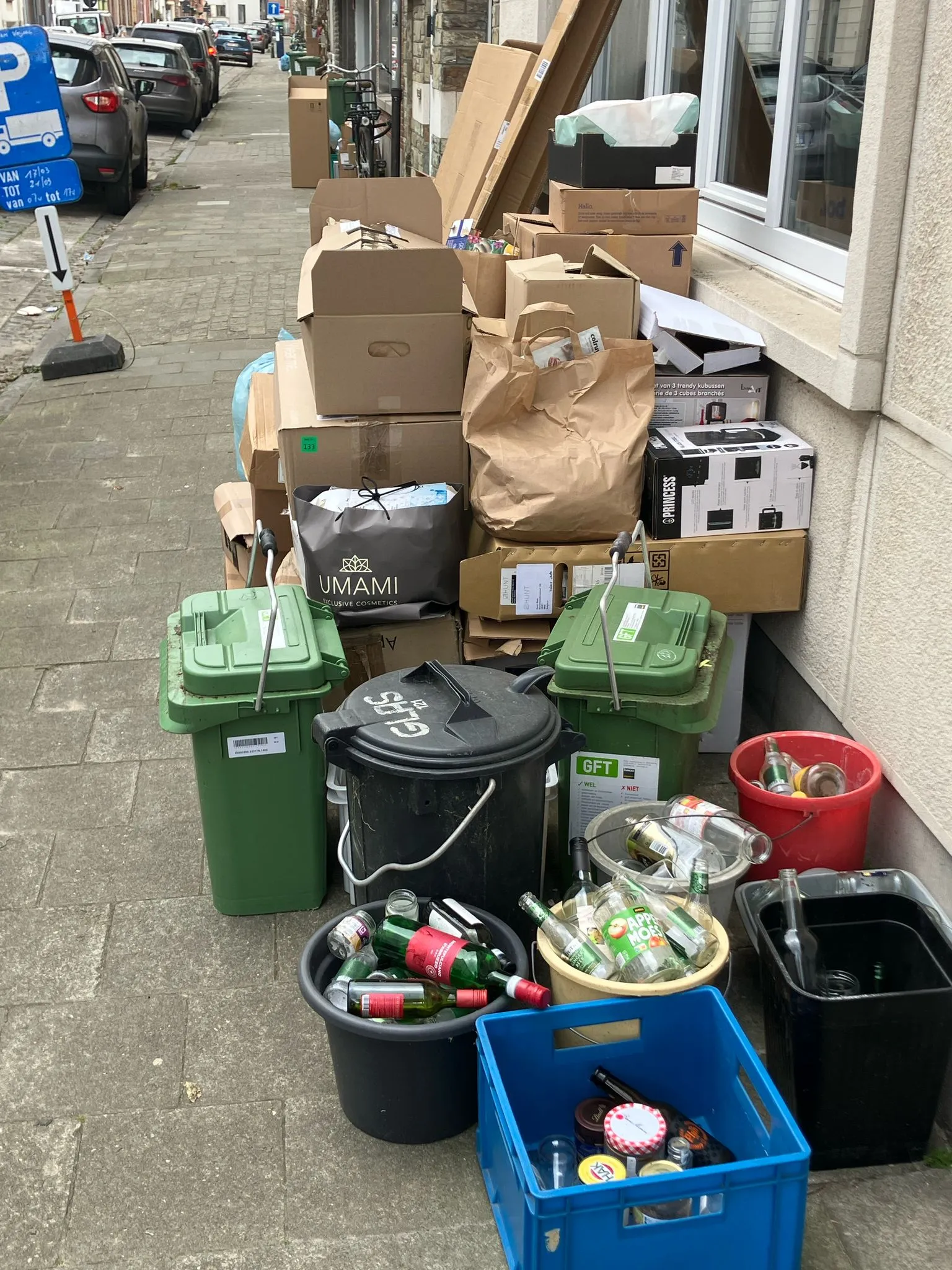 LIVE. Staking bij Ivago in Gent is opgeschort: afval op straat moet ...