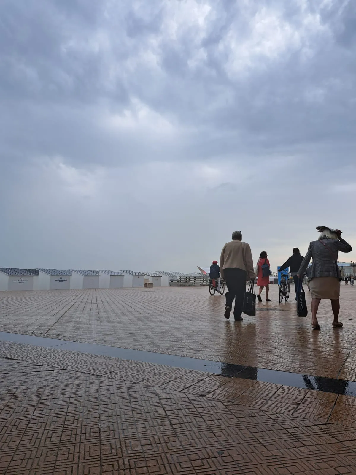 LIVE WEER. KMI stelt waarschuwingen bij: code oranje voor hitte en code ...
